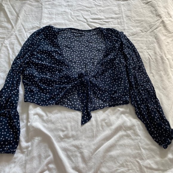 Abercrombie & Fitch | Tops | Abercrombie Fitch Daisy Longsleeve Tied ...